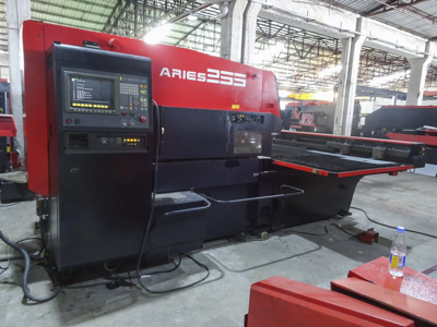 AMADA ARIES 255 - Punzonadora de Torreta Usada