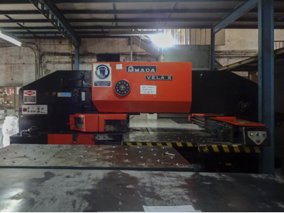 Punzonadora de torreta AMADA VELA II-355