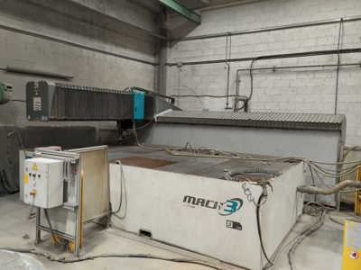 Flow Mach3 4020B Waterjet cutting machine