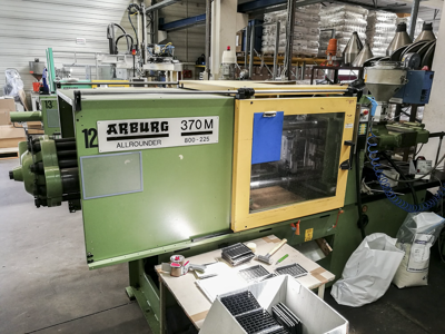 Máquina de moldeo por inyección Arburg 370M 800-225