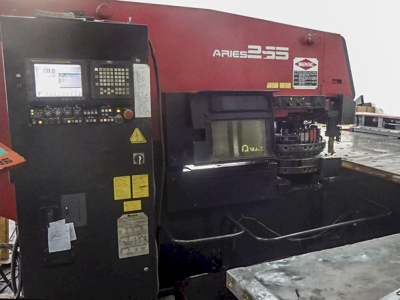 Punzonadora de Torreta AMADA ARIES 255 Usada